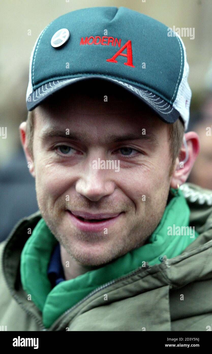 Blur lead singer hi-res stock photography and images - Alamy