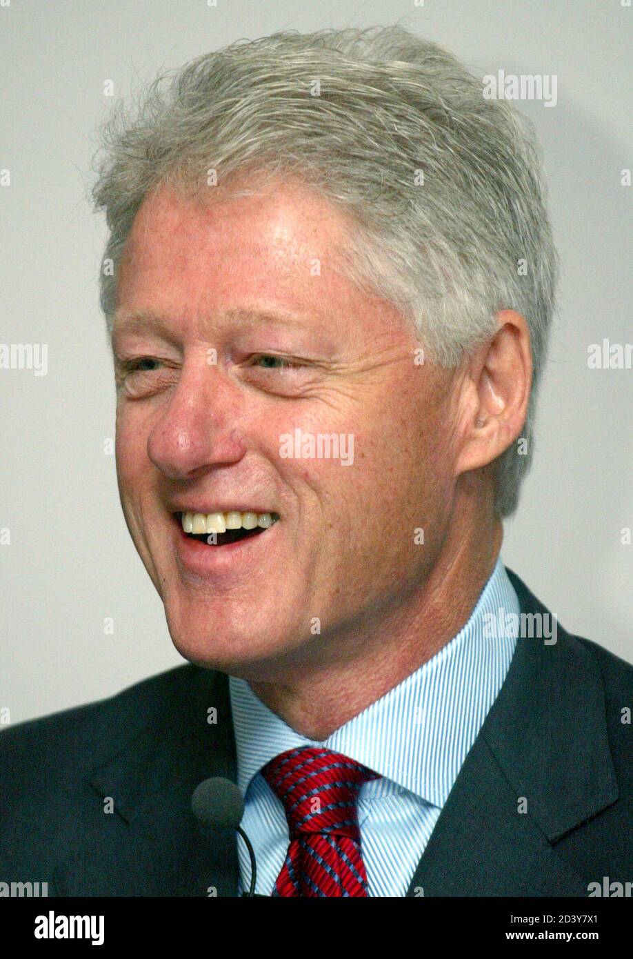 U s president bill clinton smiles hi-res stock photography and images ...