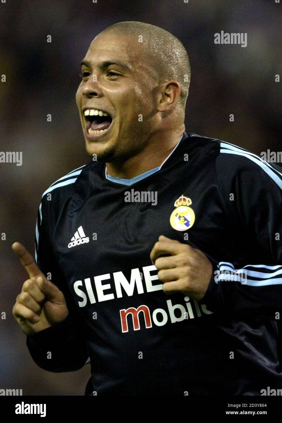 Ronaldo real madrid 2004 hi-res stock photography and images - Alamy