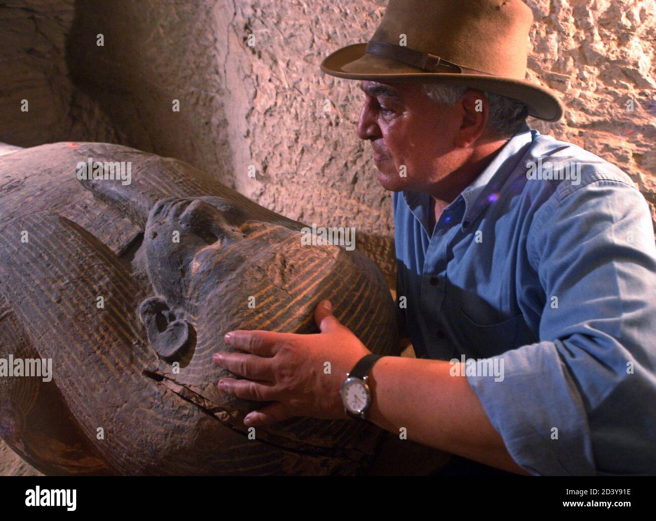Zahi hawass hi-res stock photography and images - Alamy