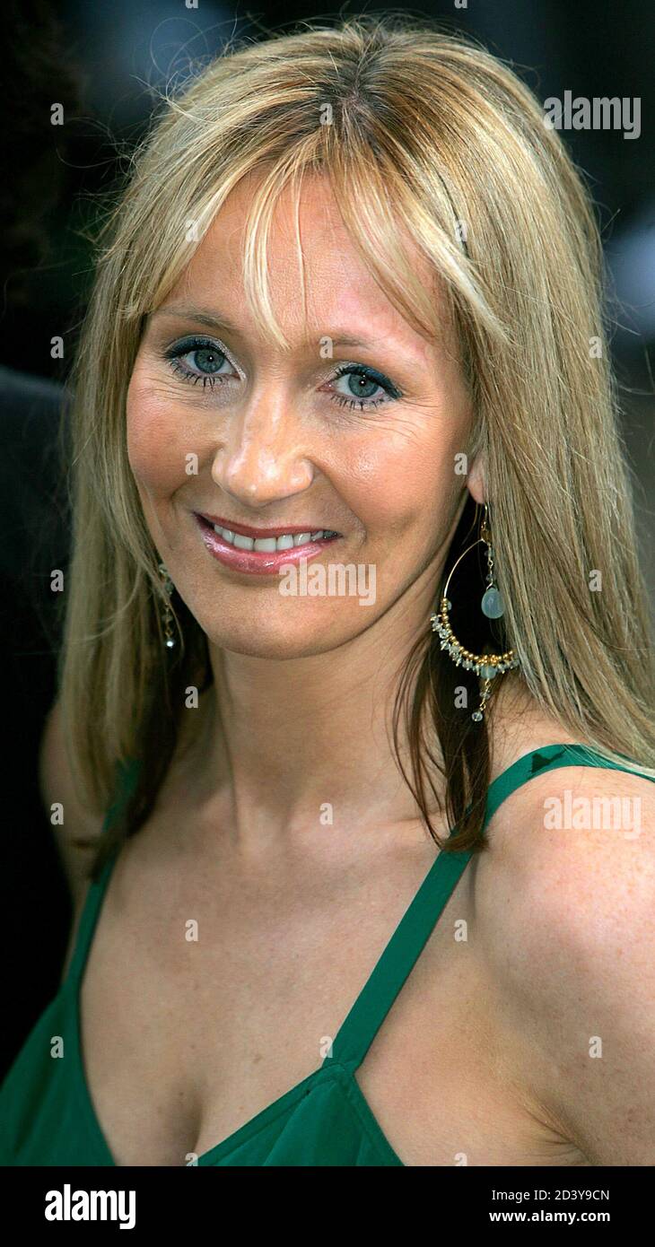 Hogwarts portraits hi-res stock photography and images - Alamy