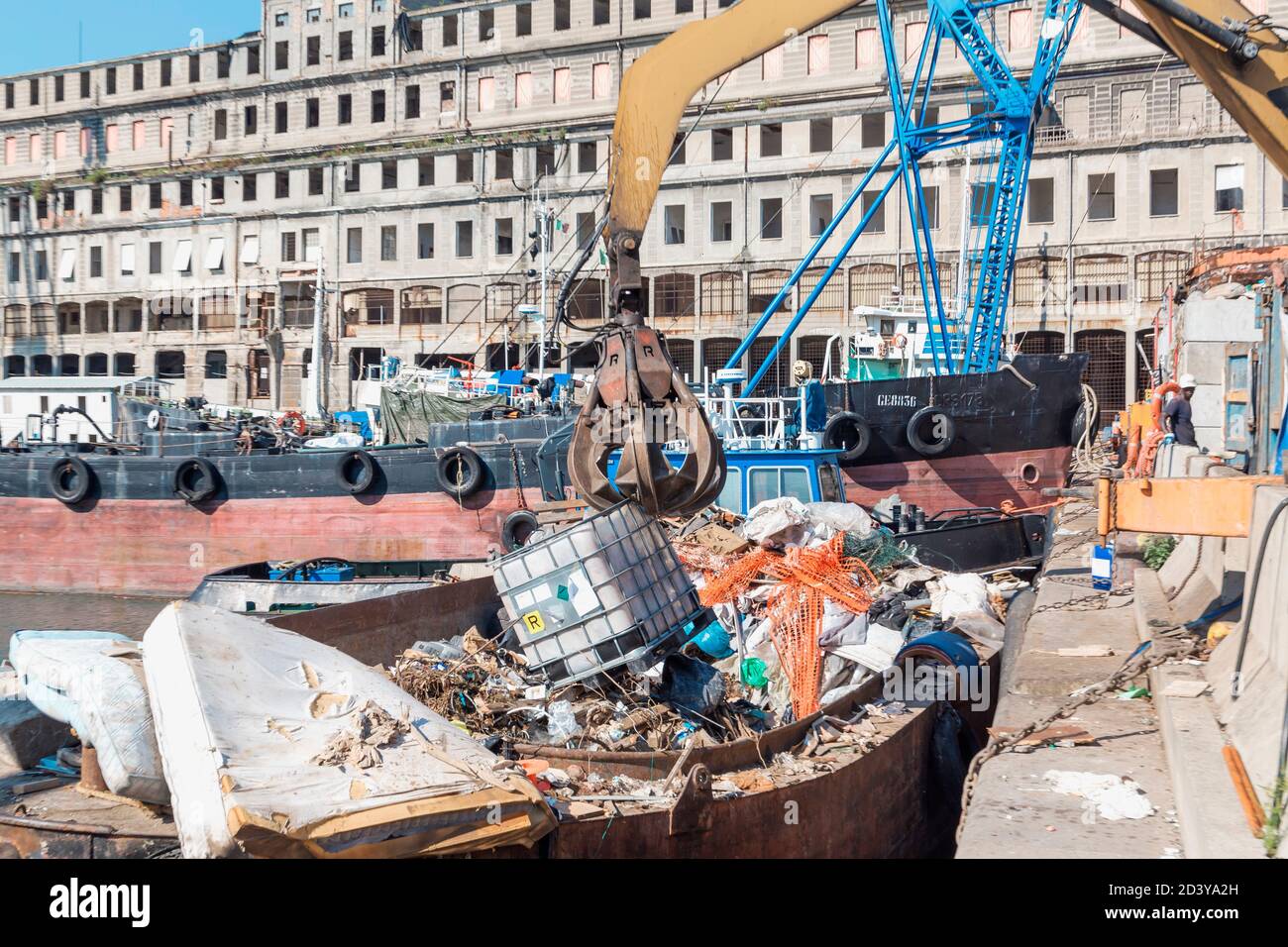 European garbage ships hi-res stock photography and images - Alamy
