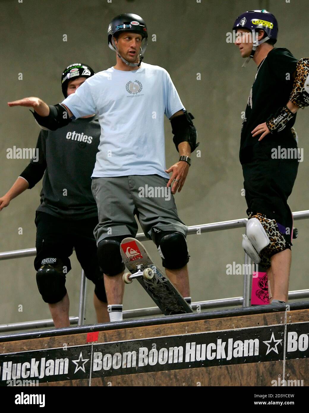 Tony hawk's skateboarding hi-res stock photography and images - Alamy