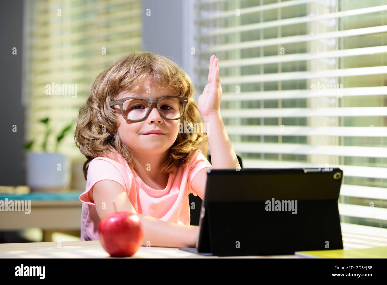 Google meet facetime hi-res stock photography and images - Alamy