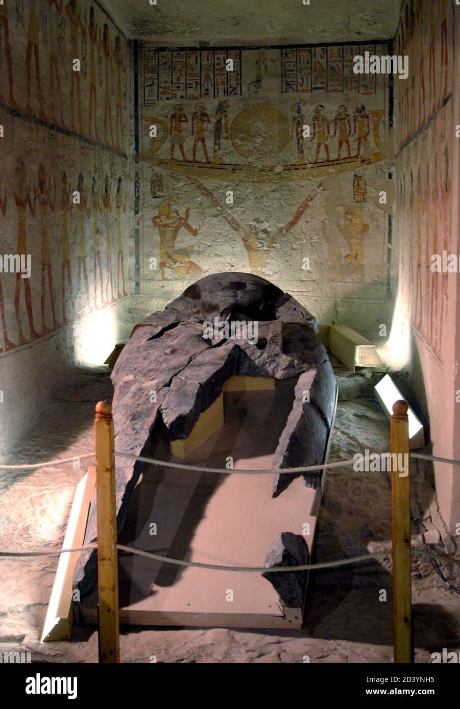Robbed tomb hi-res stock photography and images - Alamy