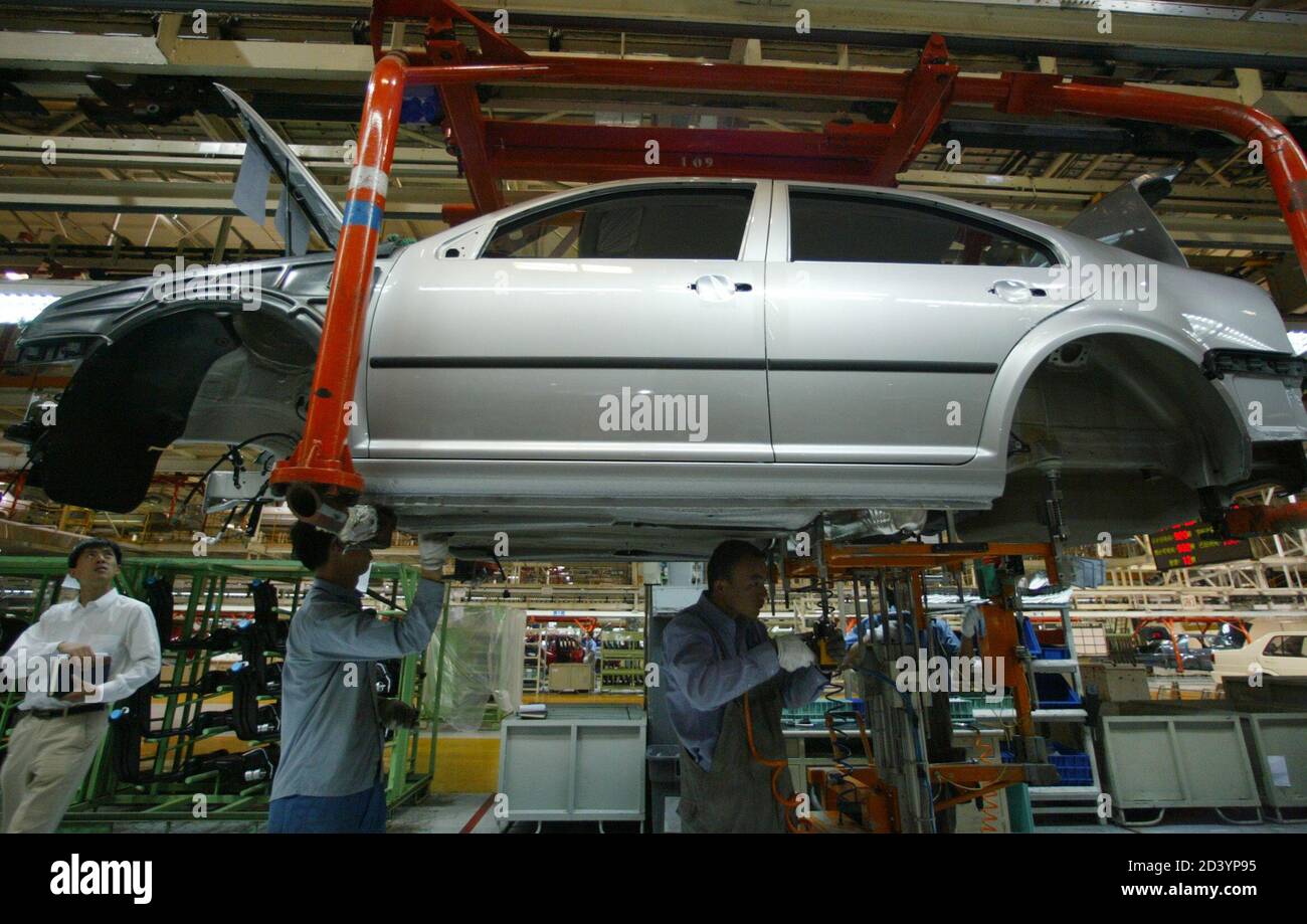 Car analysis hi-res stock photography and images - Alamy