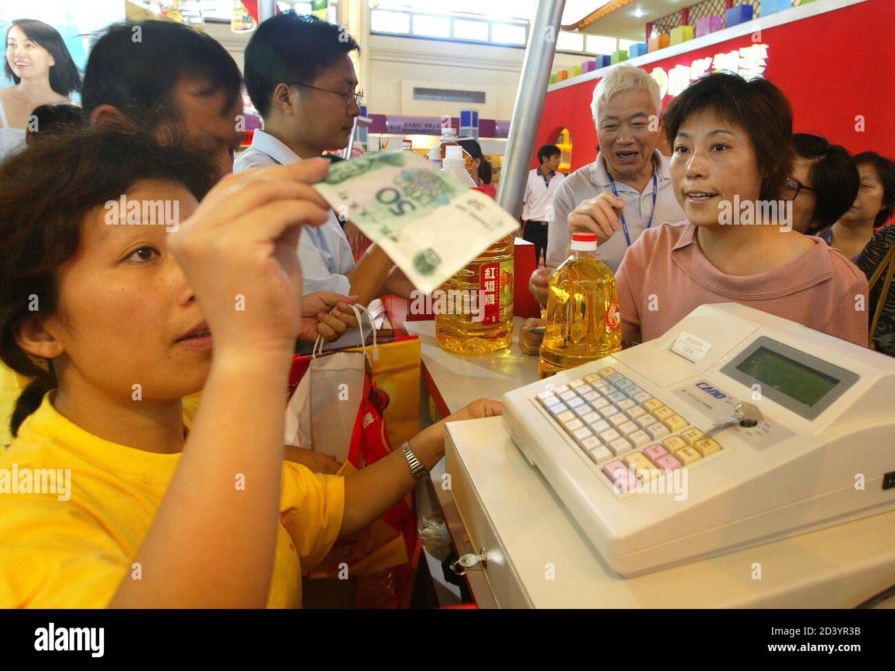 Cashier queue hi-res stock photography and images - Alamy