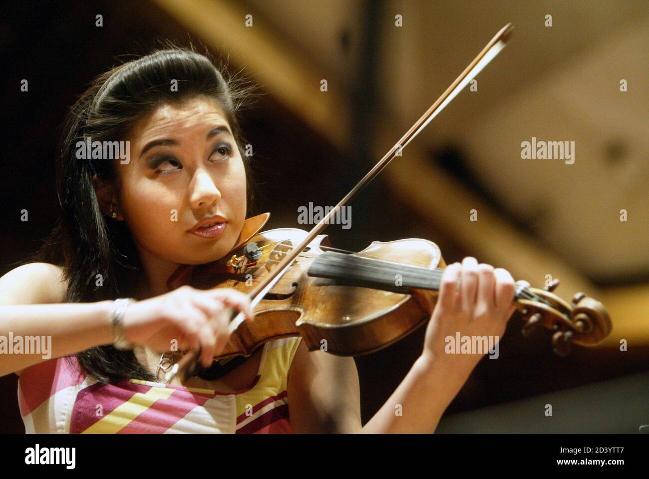 Violinist sarah chang hi-res stock photography and images - Alamy