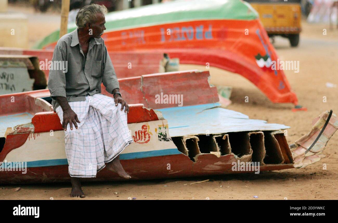 Wrecked boat india hi-res stock photography and images - Alamy
