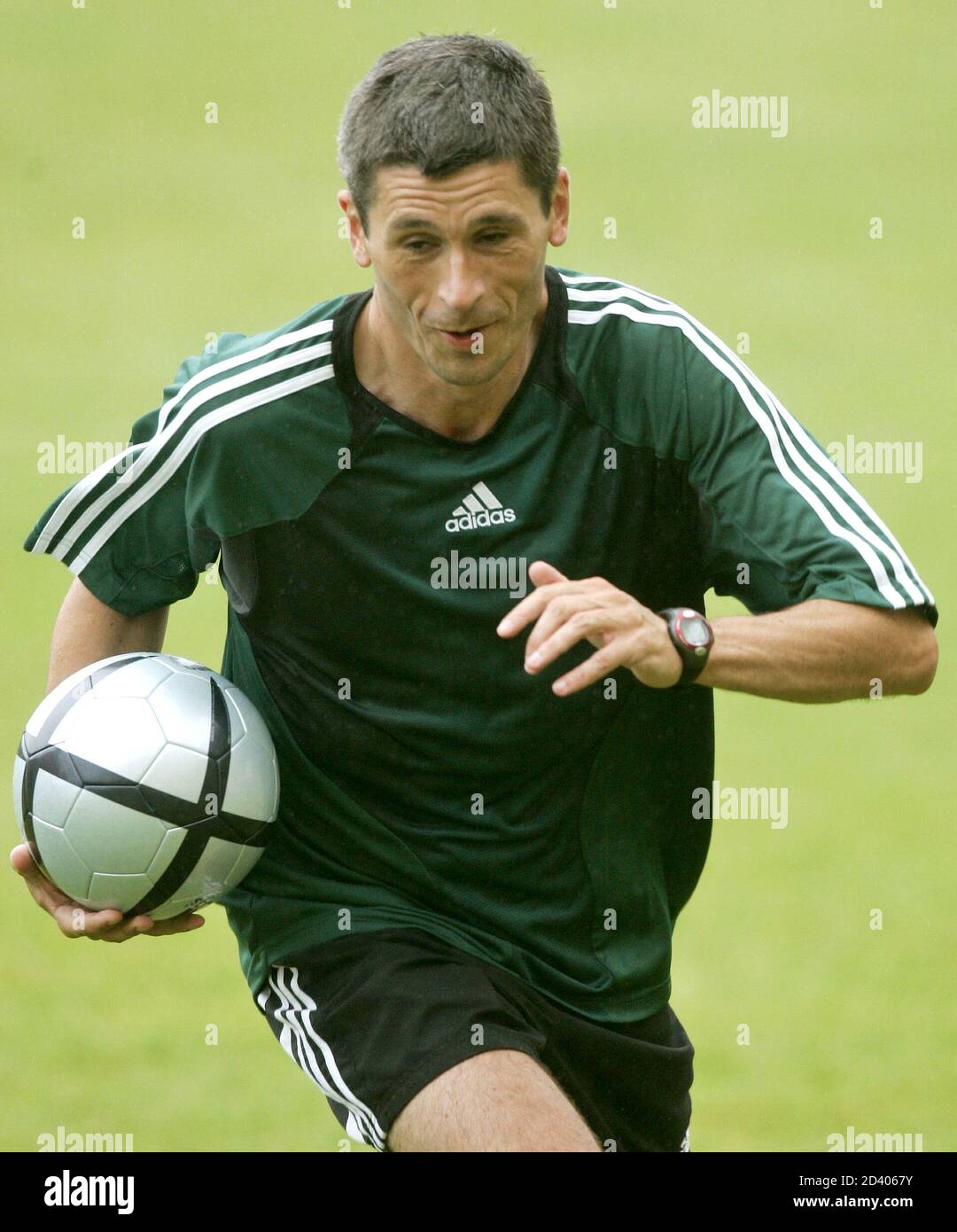German referee markus merk hi-res stock photography and images - Alamy