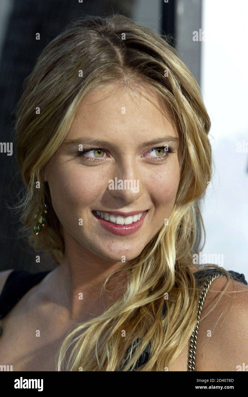 Maria Sharapova Wimbledon 2004 High Resolution Stock Photography and ...