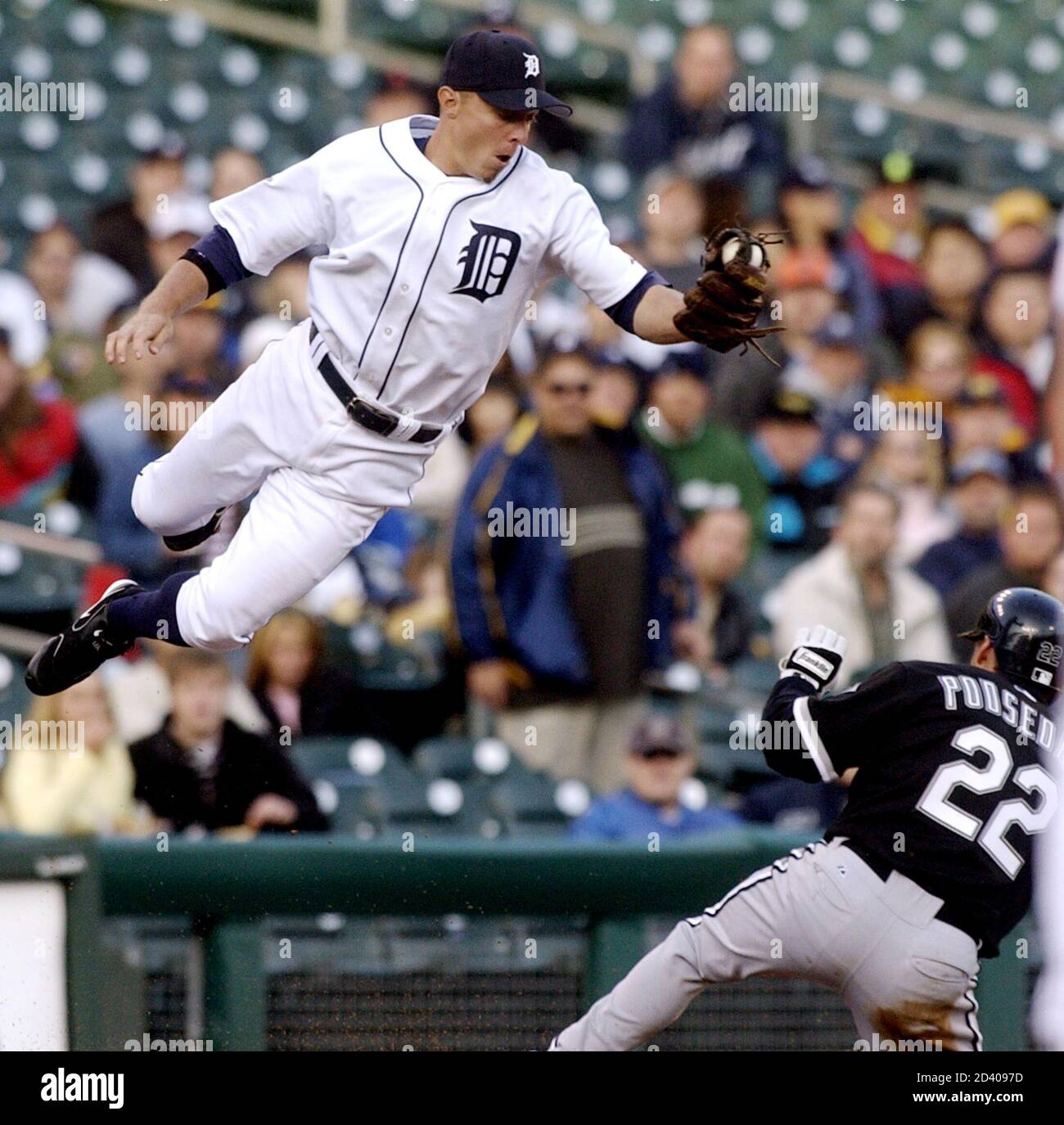 Mlb base jump hi-res stock photography and images - Alamy