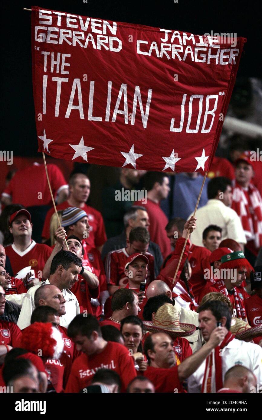 Ataturk olympic stadium liverpool fans hi-res stock photography and ...