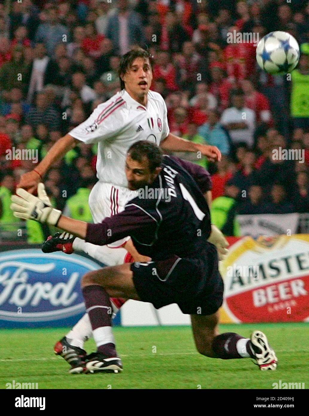 Istanbul 2005 champions league hi-res stock photography and images - Alamy