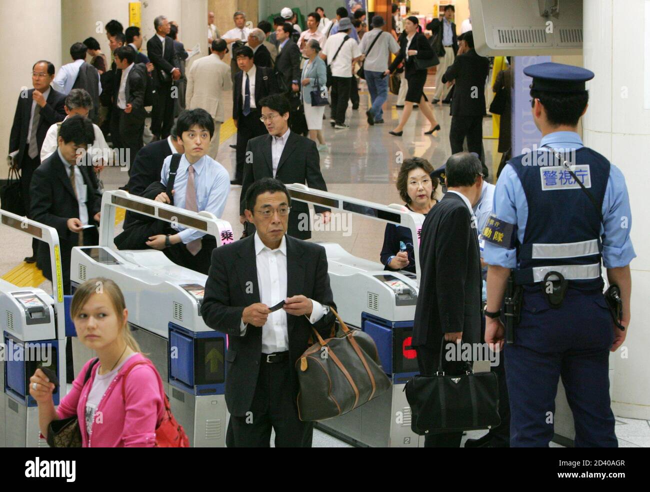 Tokyo buses rush hour hi-res stock photography and images - Alamy