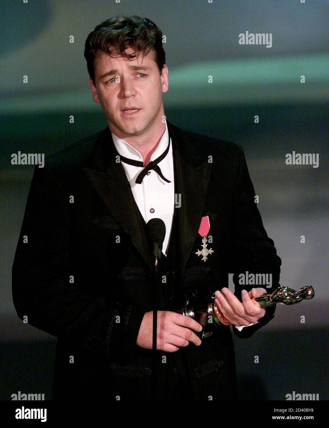Russell crowe who won best actor hi-res stock photography and images ...