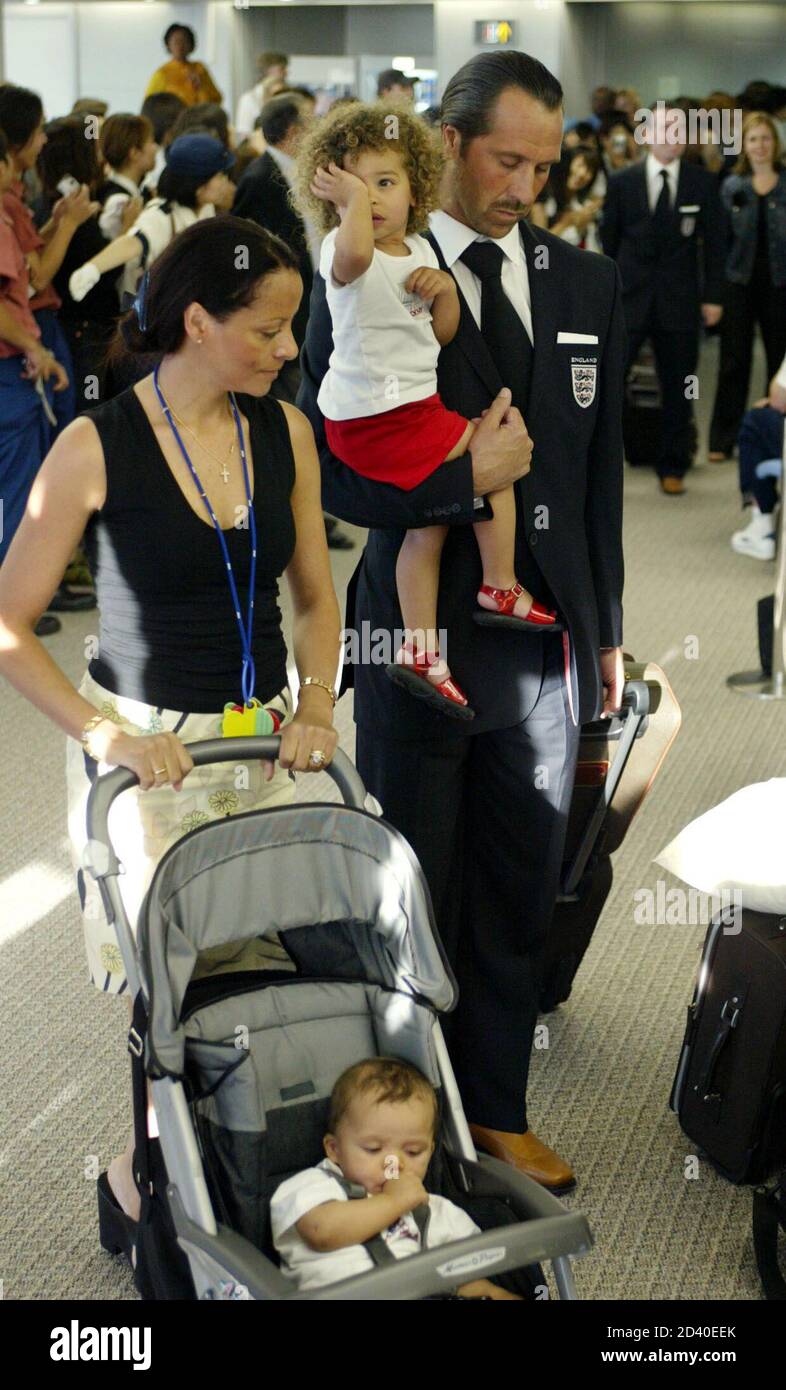 David seaman and wife hi-res stock photography and images - Alamy