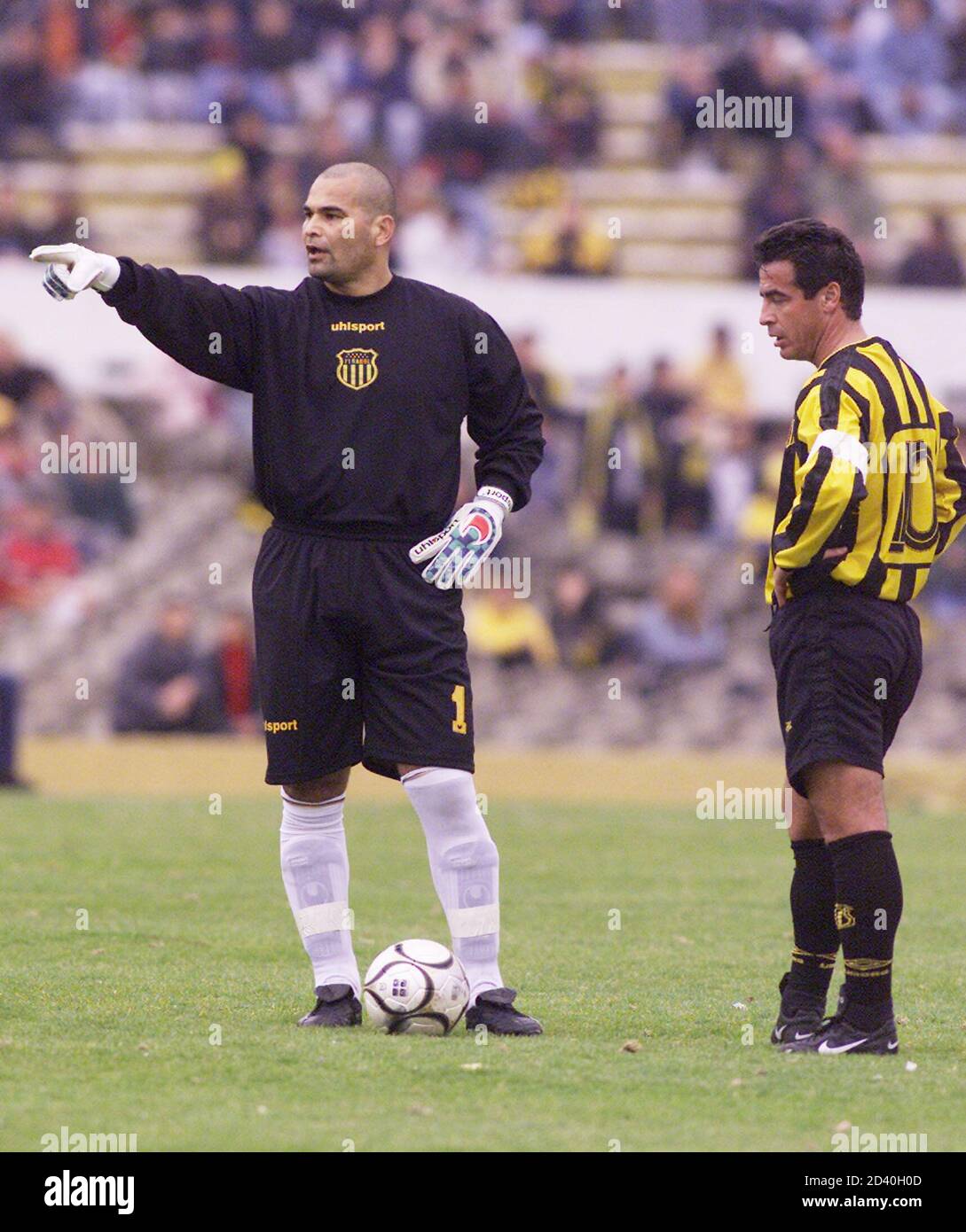 Jose luis chilavert free kick hi-res stock photography and images - Alamy