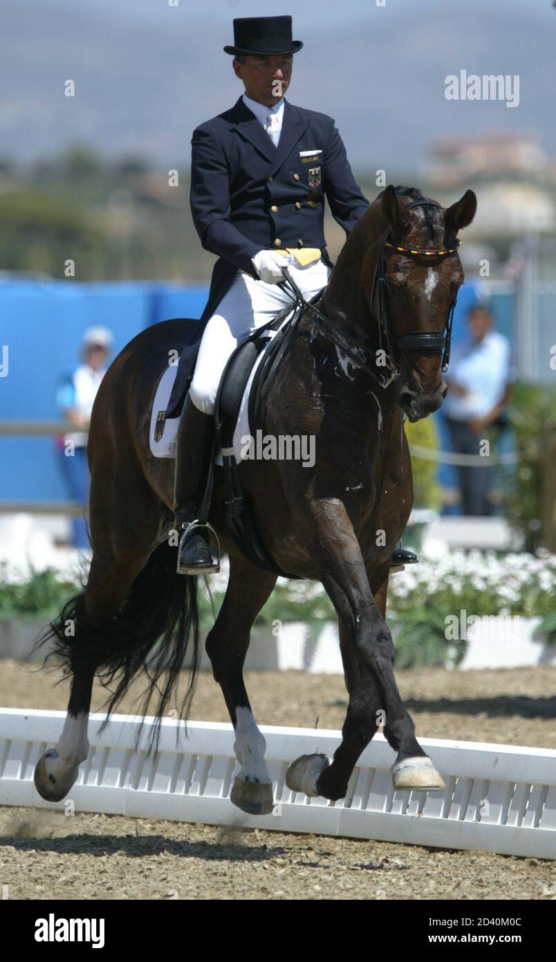 Extended canter hi-res stock photography and images - Alamy