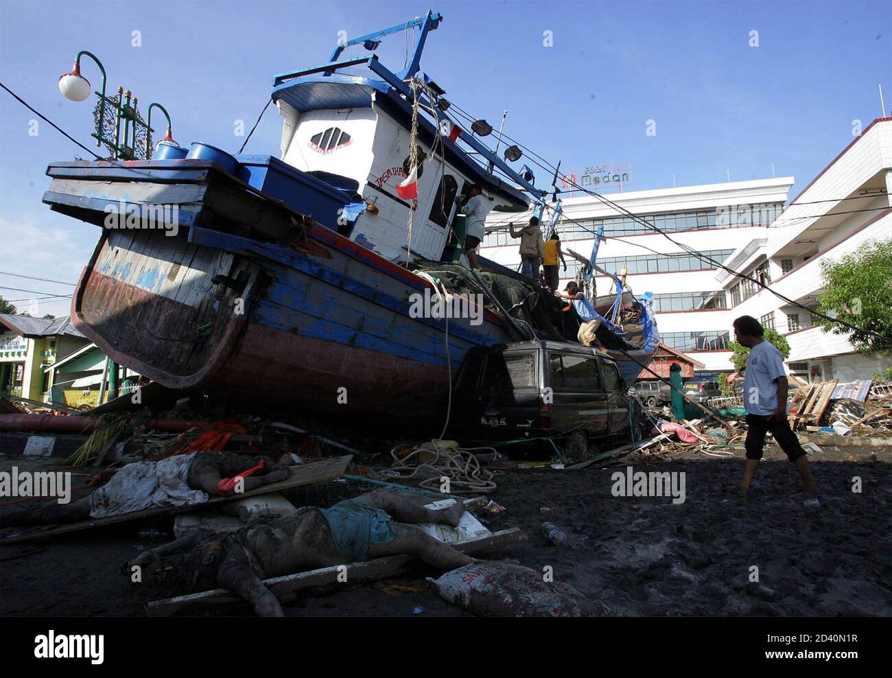 Aceh tsunami 2004 wave hi-res stock photography and images - Alamy