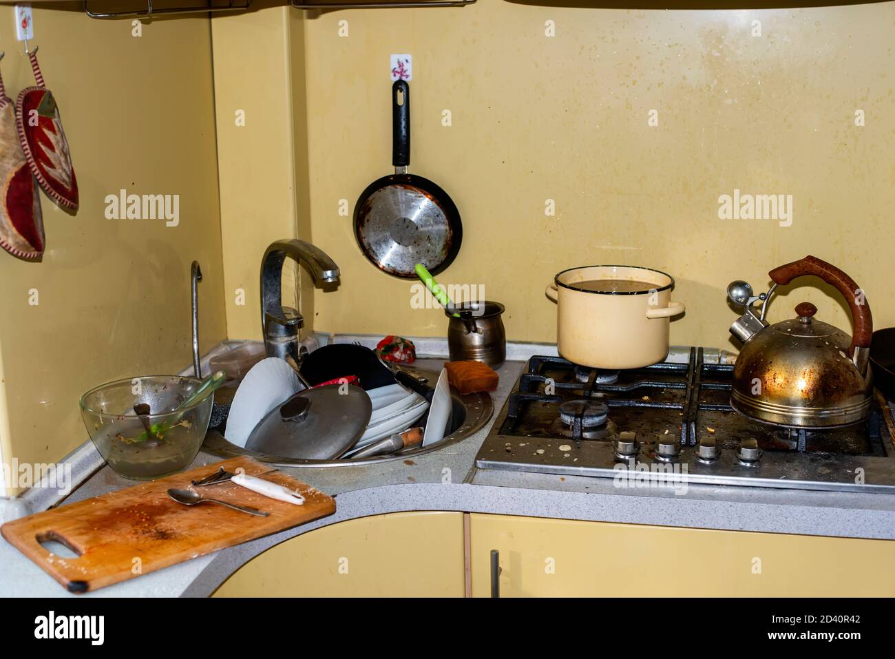 Unsanitary restaurant kitchen hi-res stock photography and images - Alamy