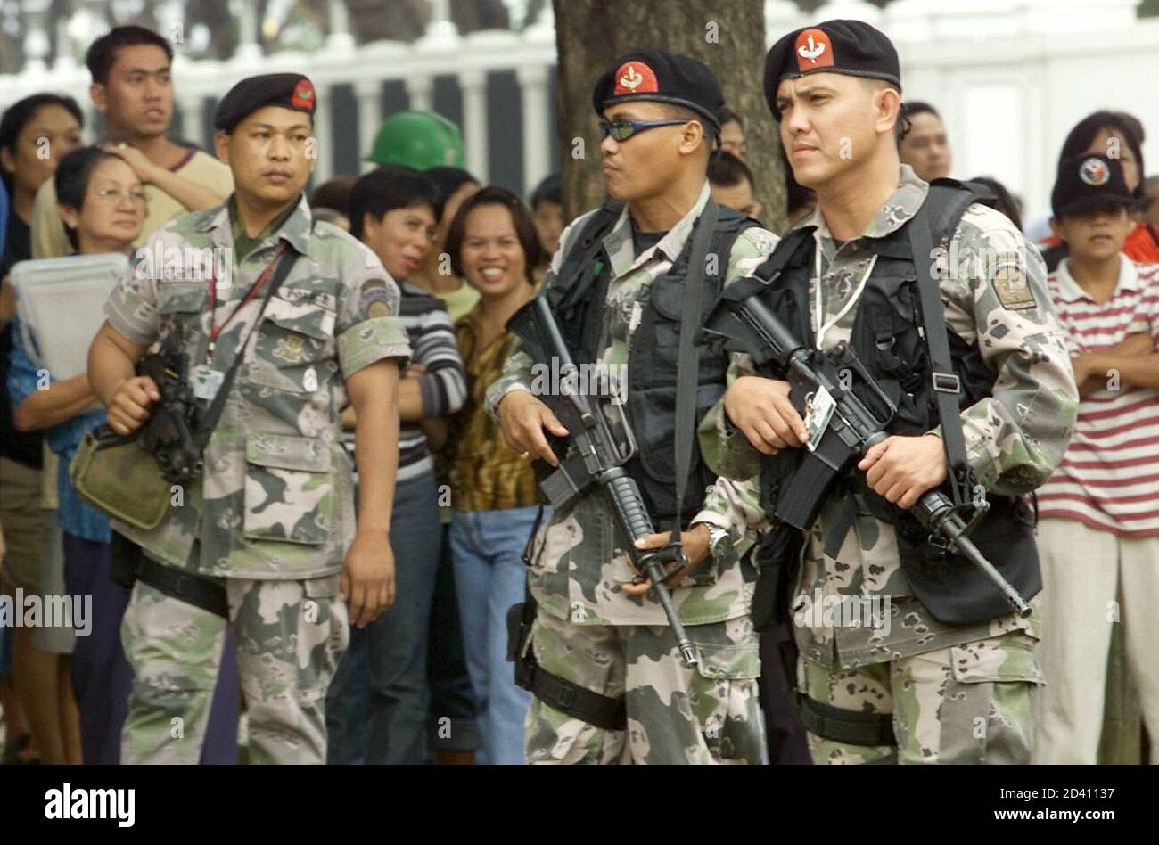Philippine national police pnp members hi-res stock photography and ...