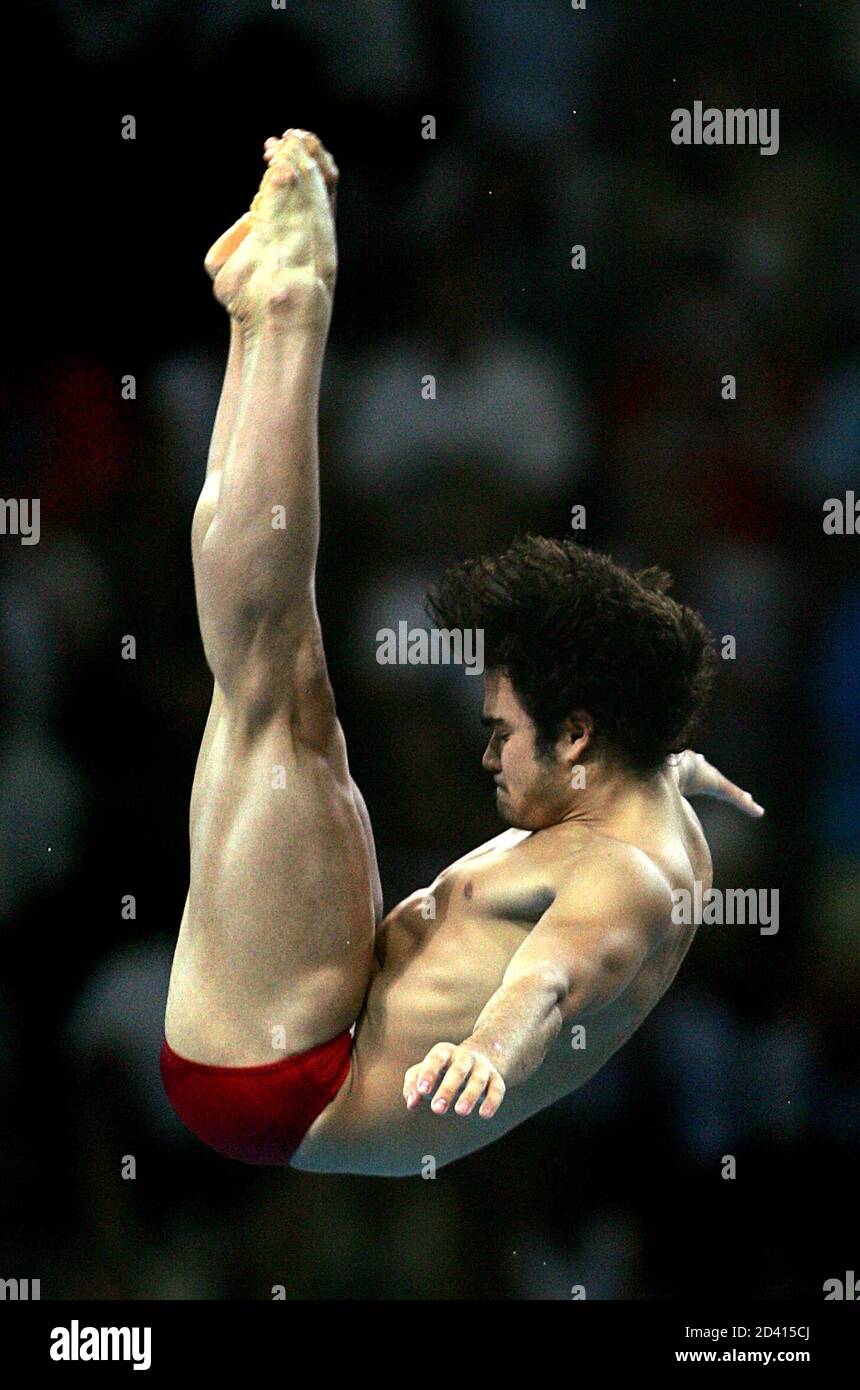 Athens 2004 olympic games diving hi-res stock photography and images ...