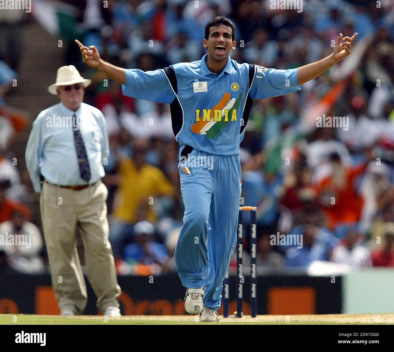 David shepherd cricket umpire hi-res stock photography and images - Alamy