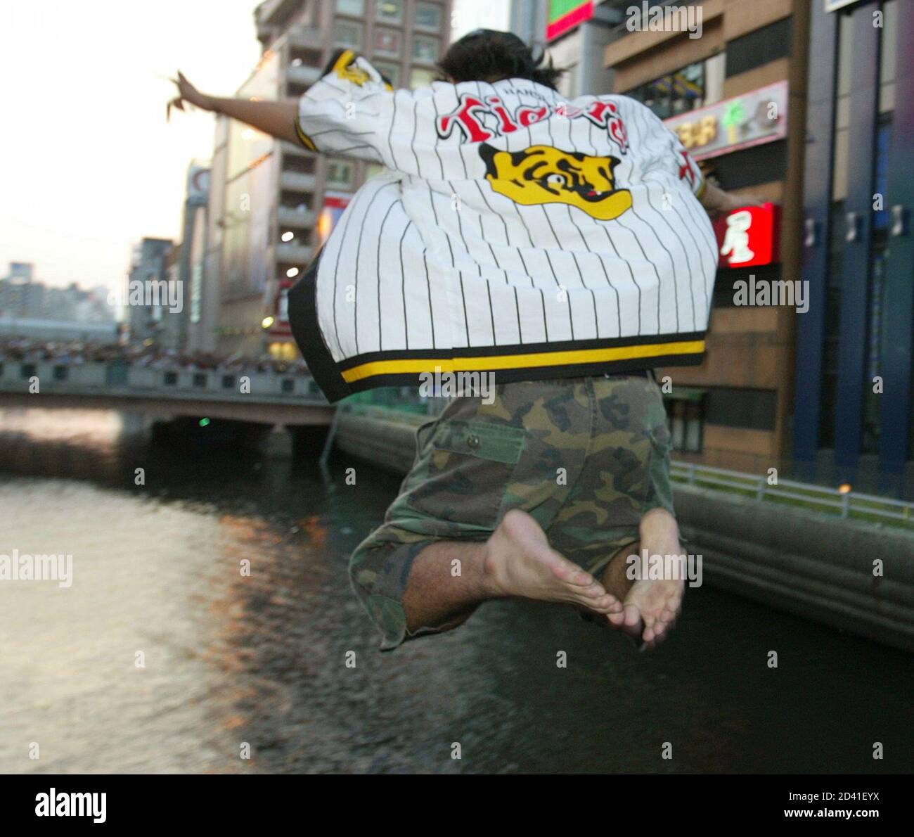 Hanshin tigers team hi-res stock photography and images - Alamy