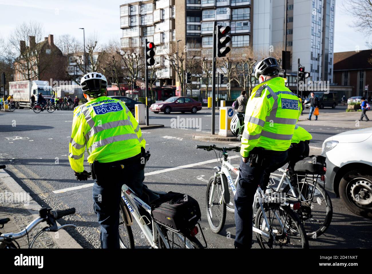 London, Uk 21 June 20197: police stop at the traffic light on a bicycle ...
