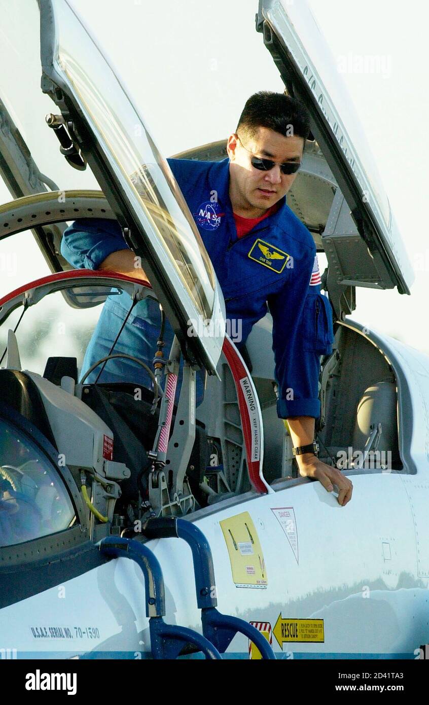 Sts 108 launch hi-res stock photography and images - Alamy