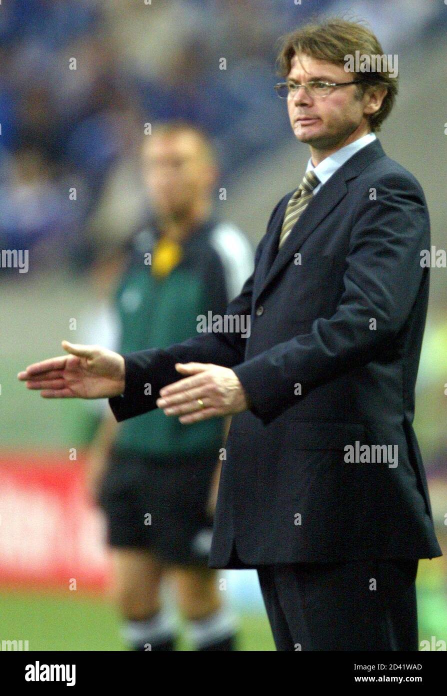 Philippe Troussier Japan Coach High Resolution Stock Photography and ...