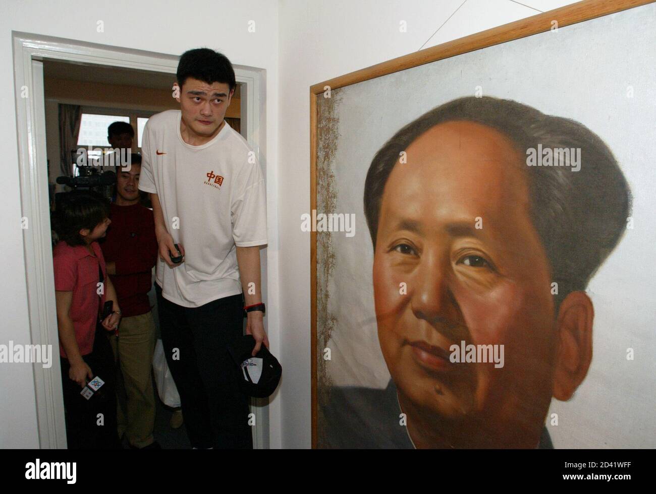 Yao ming portrait hi-res stock photography and images - Alamy