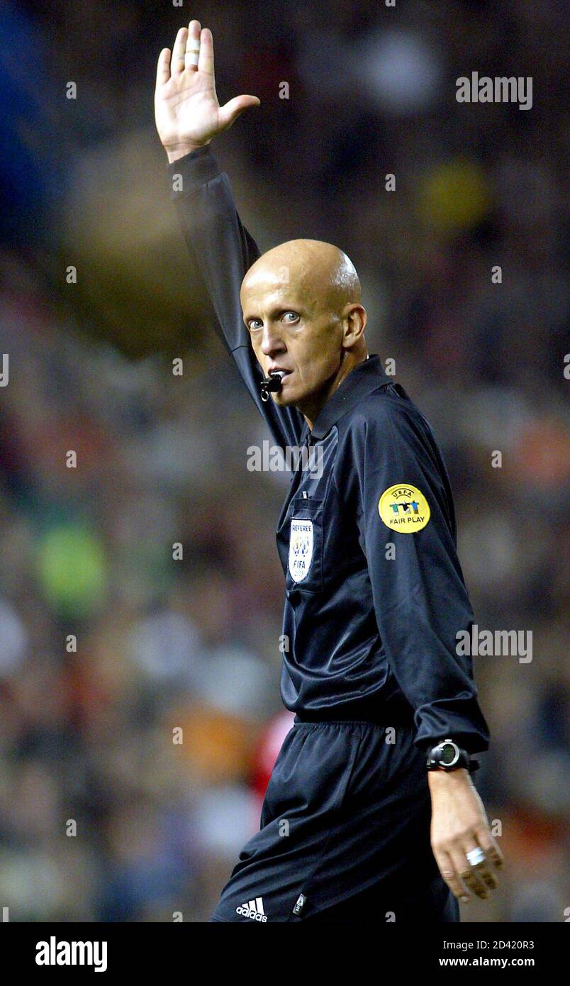 Referee collina hi-res stock photography and images - Alamy
