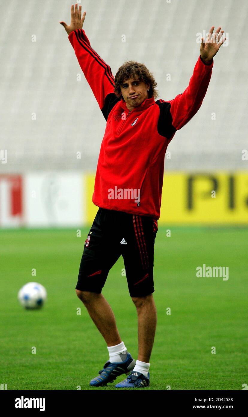 Hernan crespo liverpool milan hi-res stock photography and images - Alamy
