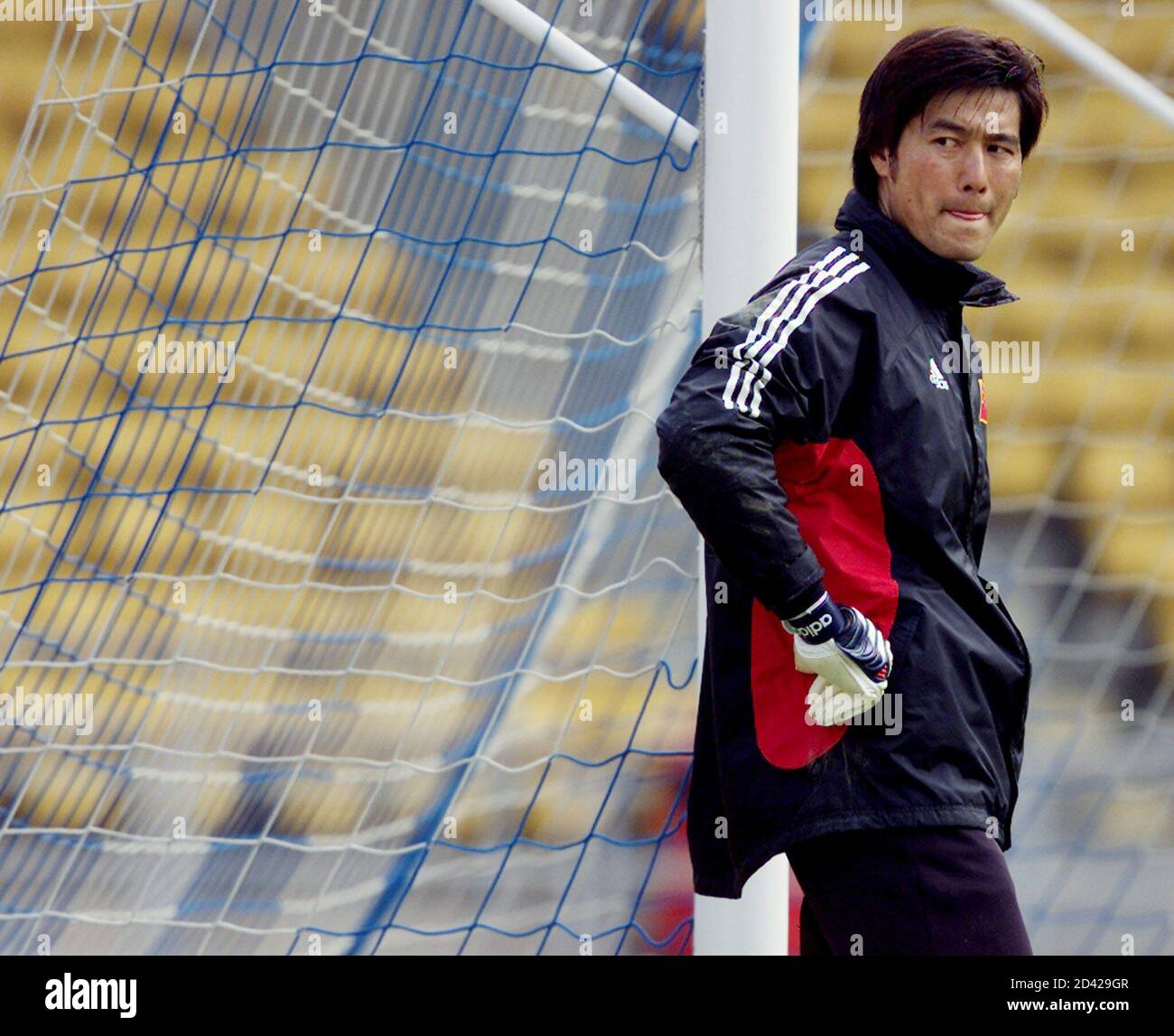Chinese national soccer team goalkeeper hi-res stock photography and ...