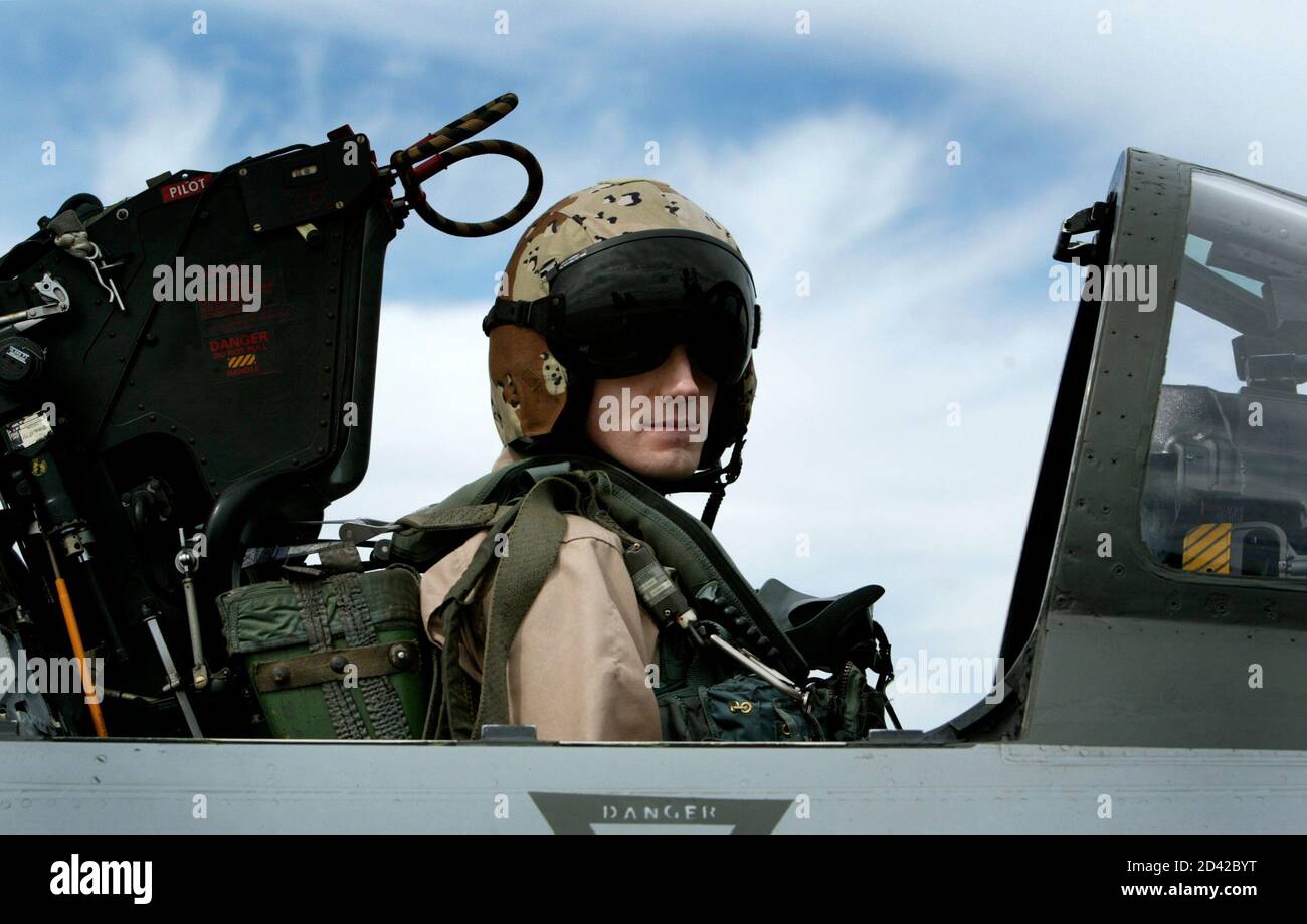 F 14 tomcat cockpit hi-res stock photography and images - Alamy
