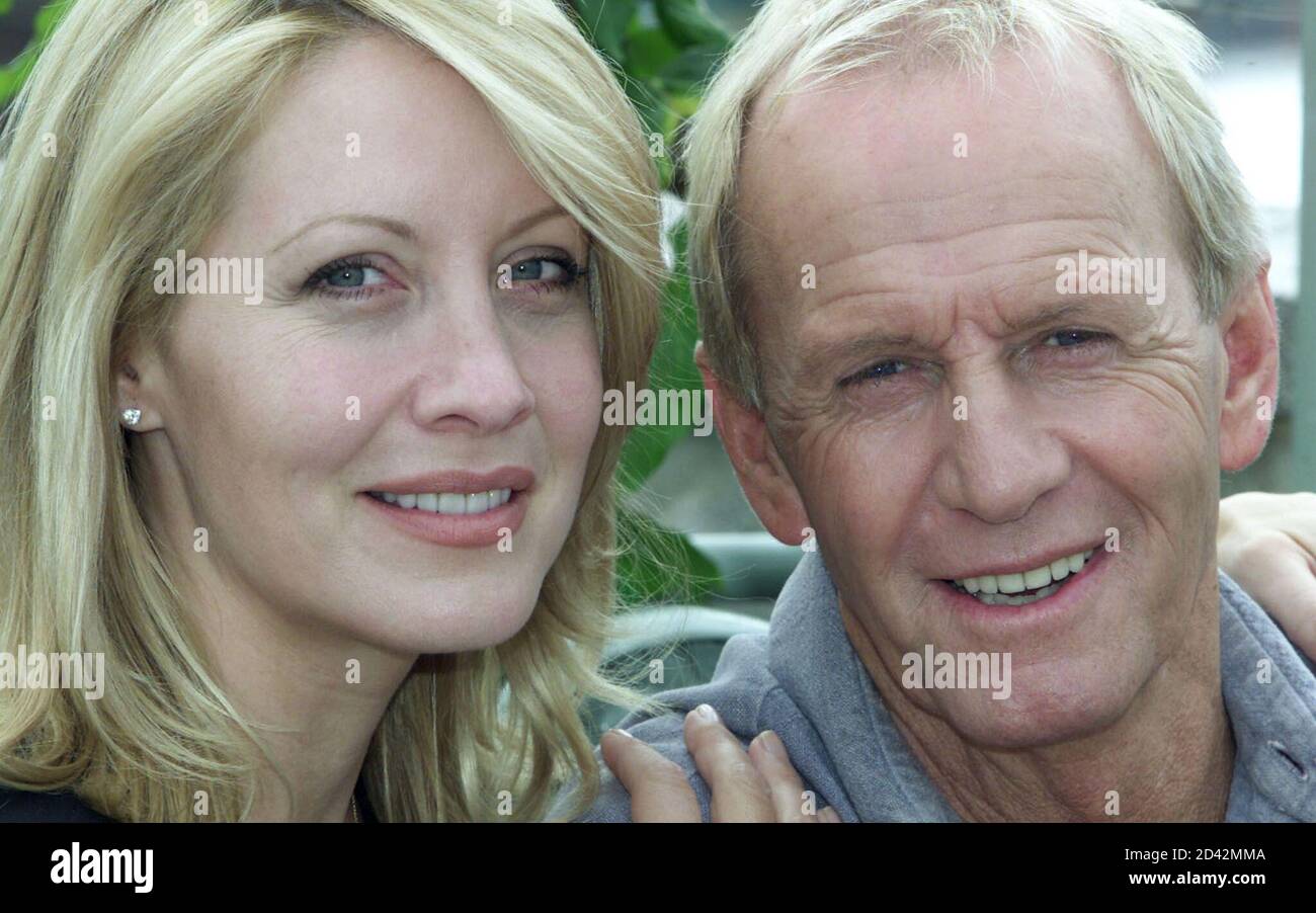 Linda Kozlowski Crocodile Dundee High Resolution Stock Photography and Images - Alamy