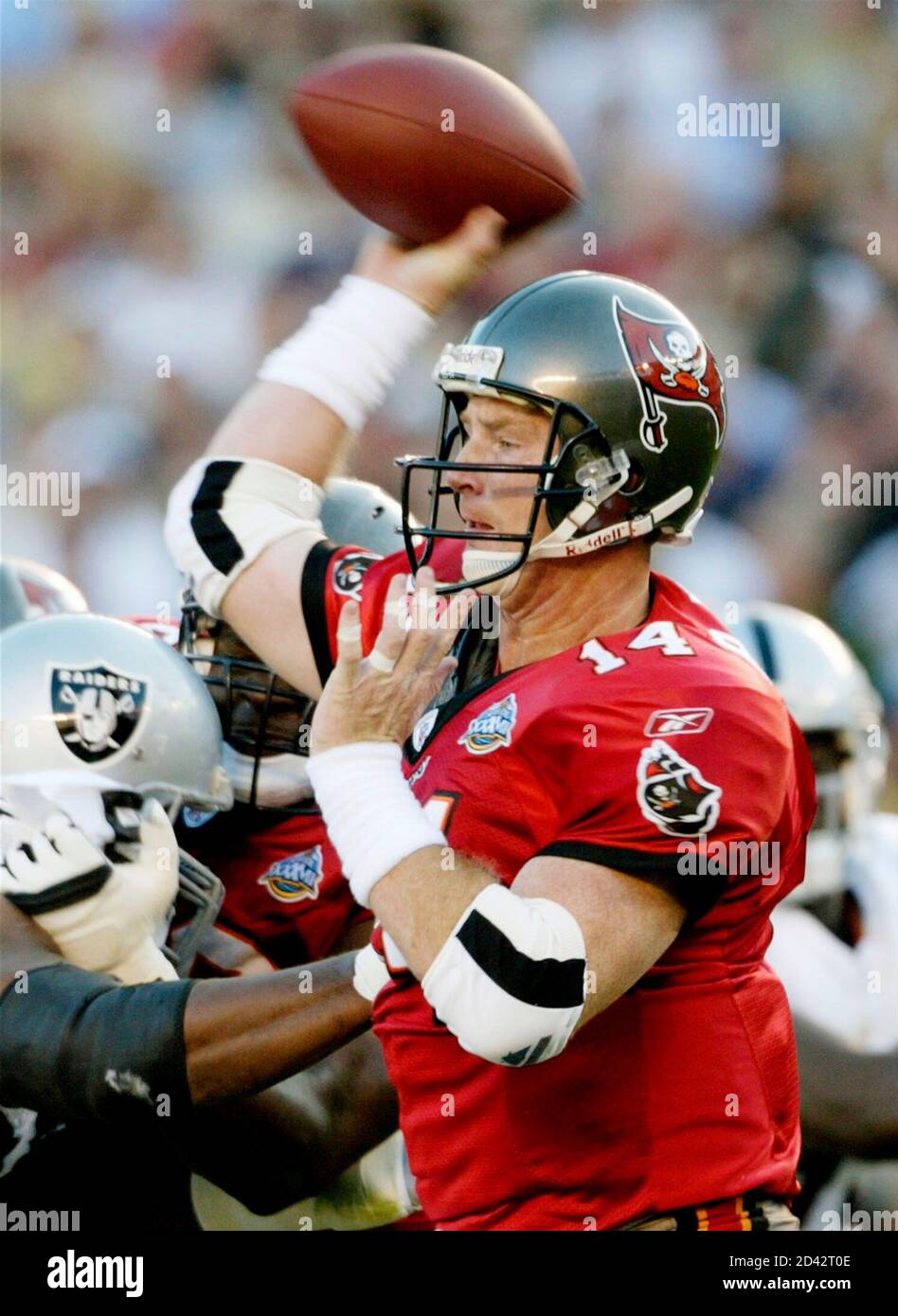Quarterback brad johnson hi-res stock photography and images - Alamy