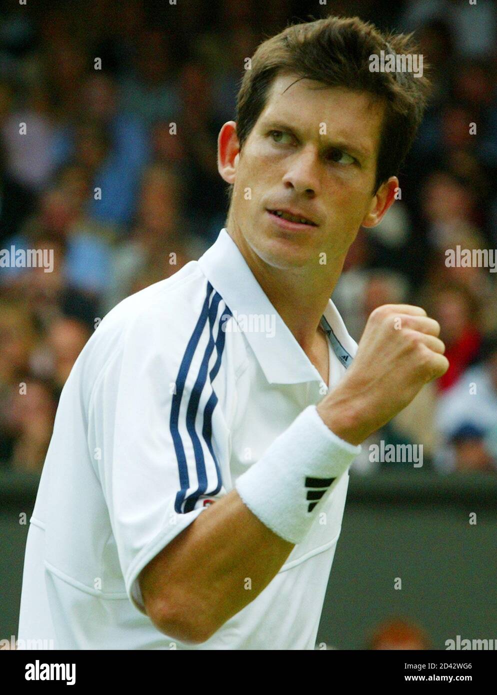 Tim henman celebrates winning point hi-res stock photography and images ...