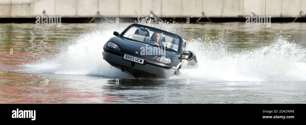 High speed aquada cars hi-res stock photography and images - Alamy