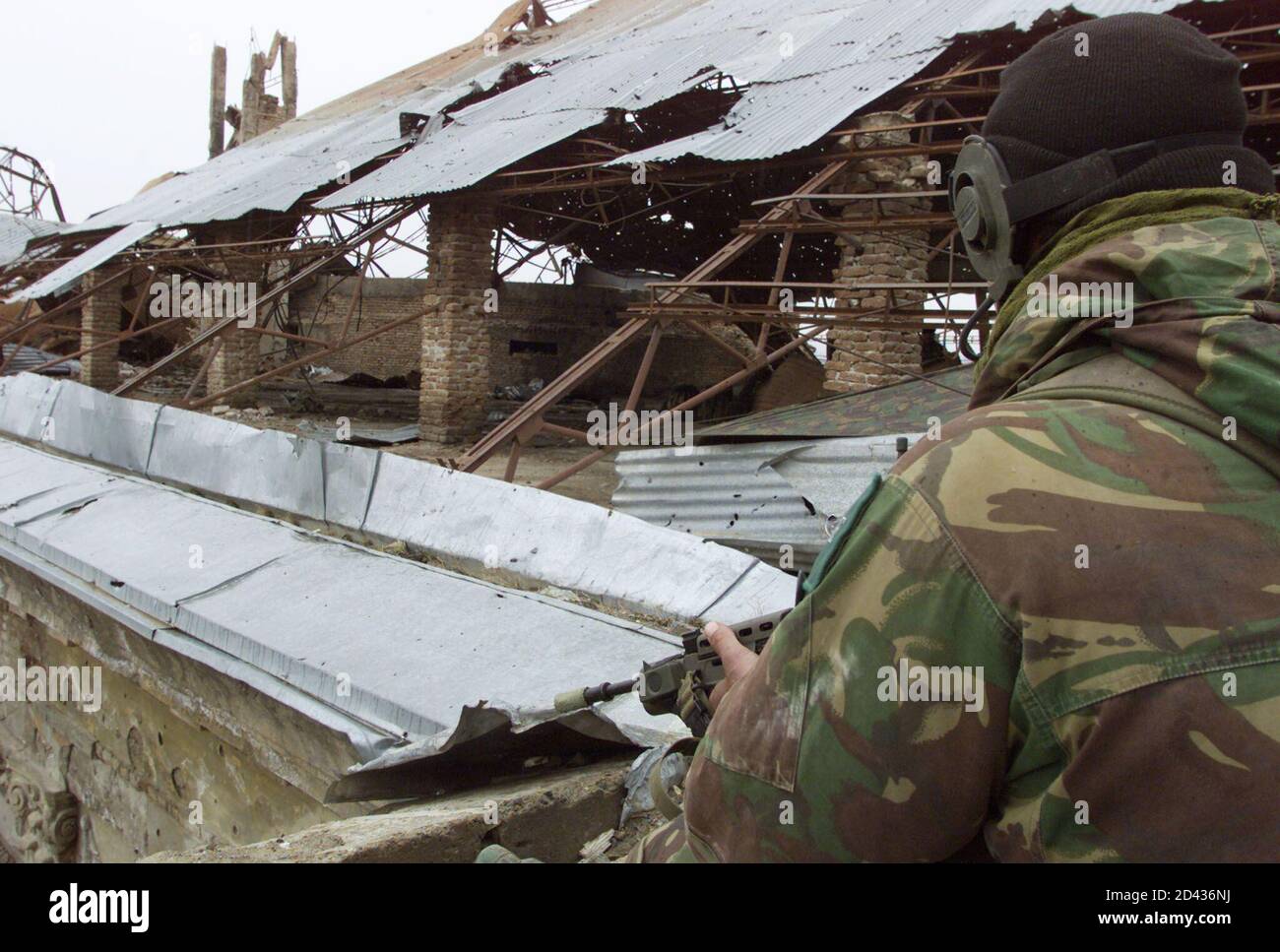 British soldiers afghanistan fire hi-res stock photography and images ...