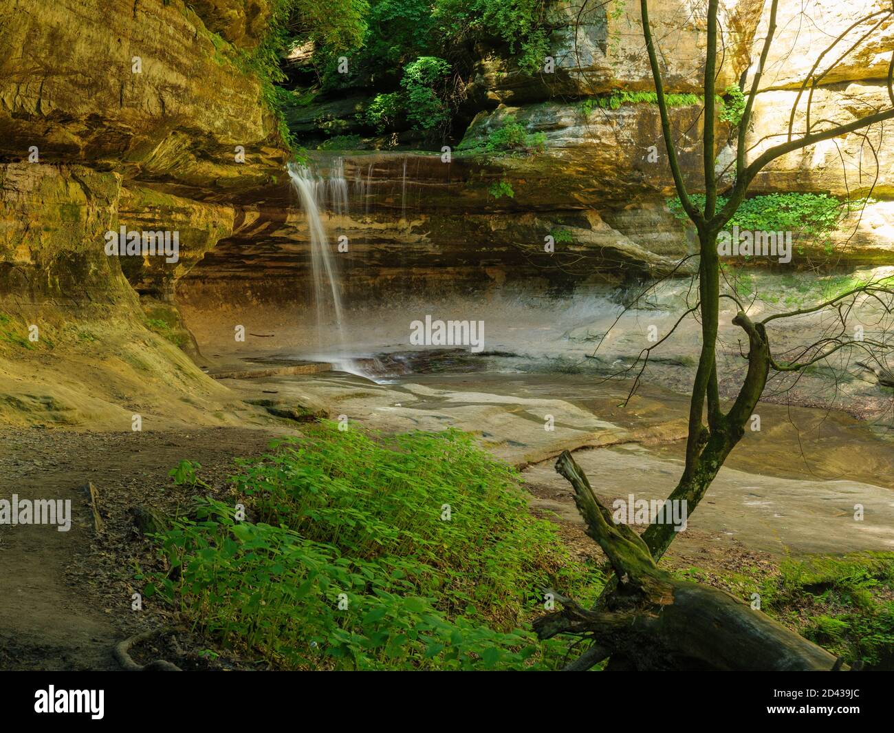 Lasalle canyon falls starved rock hi-res stock photography and images ...