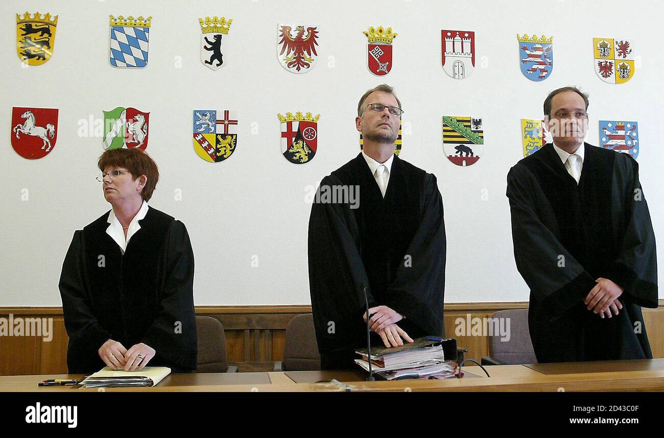 Trial l r hi-res stock photography and images - Alamy