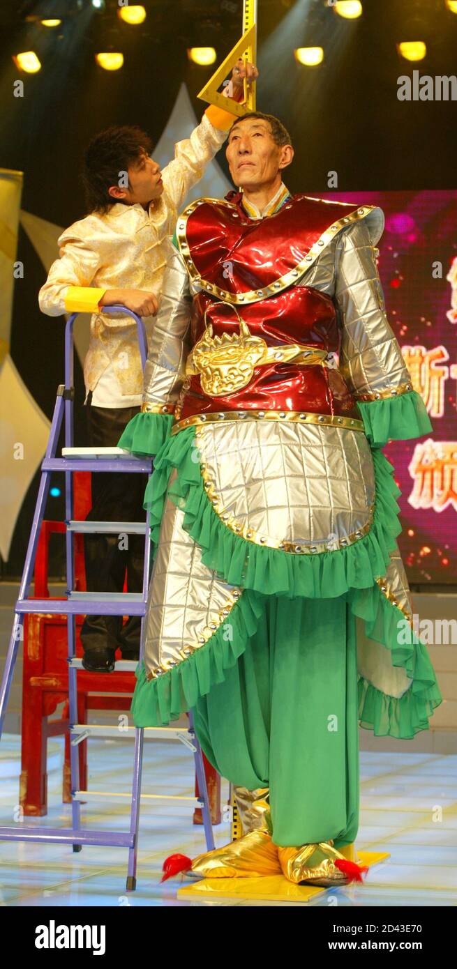 World's tallest man hi-res stock photography and images - Alamy