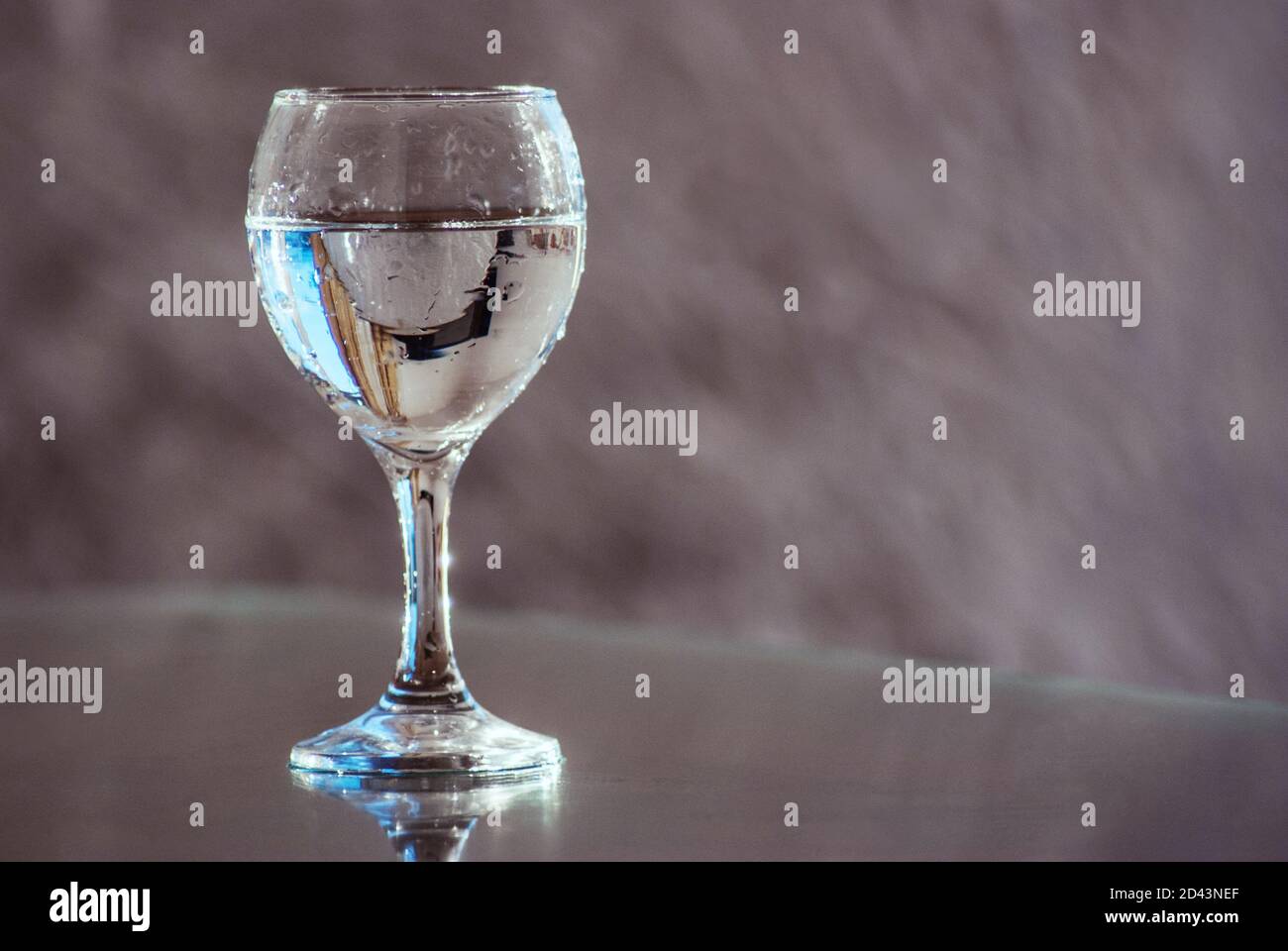Luxury glass beaker hi-res stock photography and images - Alamy