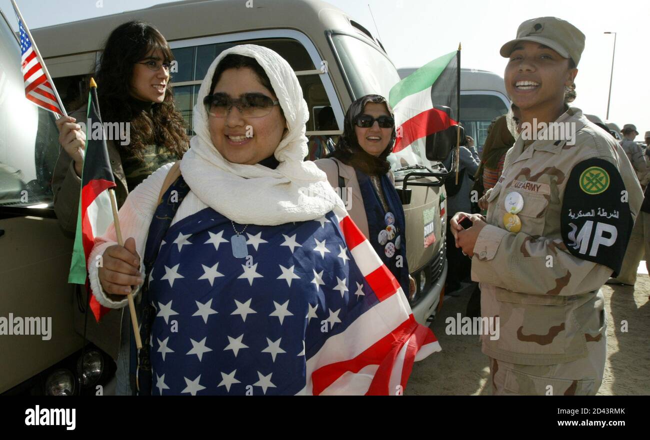 Kuwait female soldiers hi-res stock photography and images - Alamy