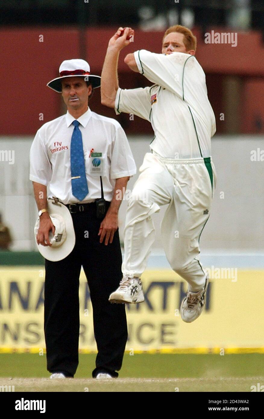 Match umpire billy bowden hi-res stock photography and images - Alamy