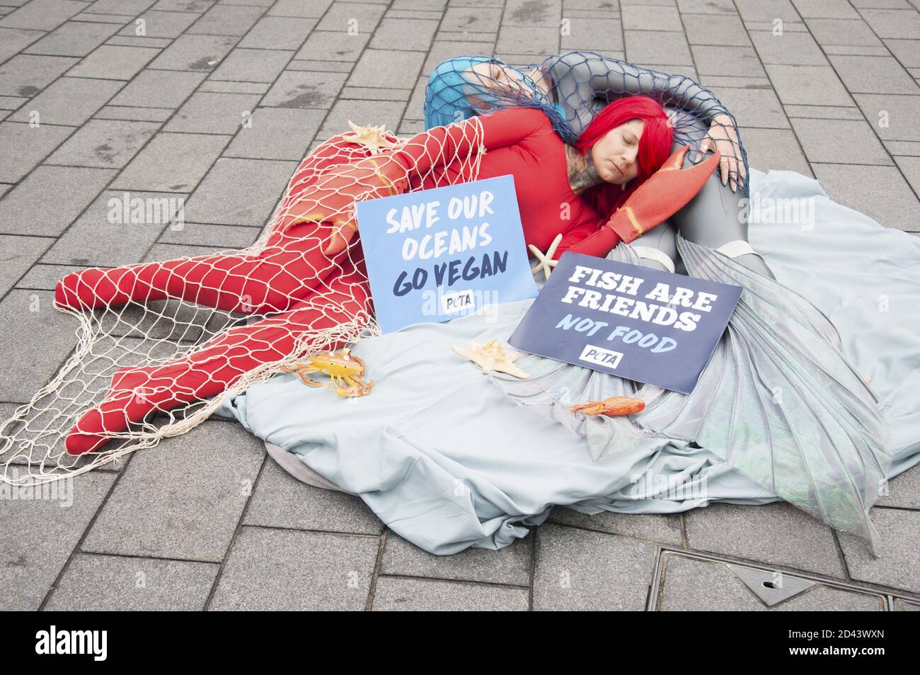 London, UK. 08th Oct, 2020. Giant PETA Fish Lobster to Proclaim Sea ...