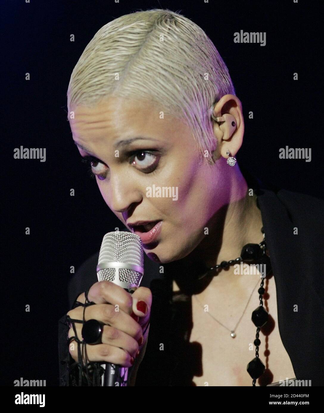 Singer mariza hi-res stock photography and images - Alamy